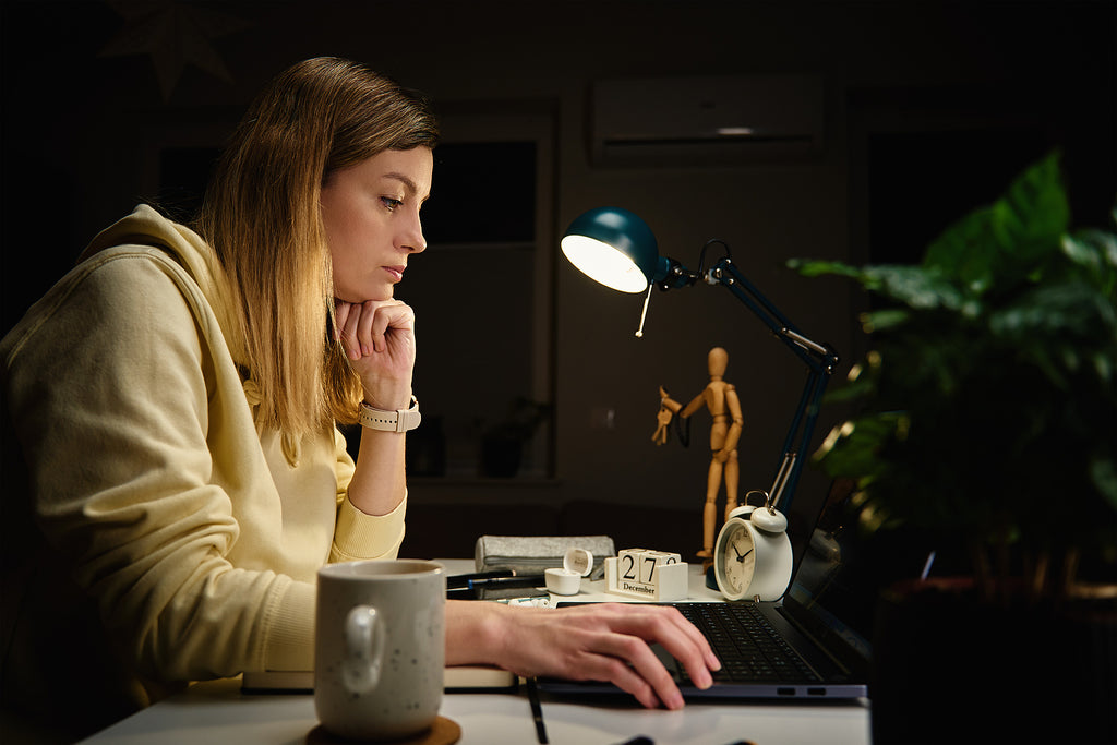 Top Tips For Thriving When Working At Night | Decolight– Decolight Ltd
